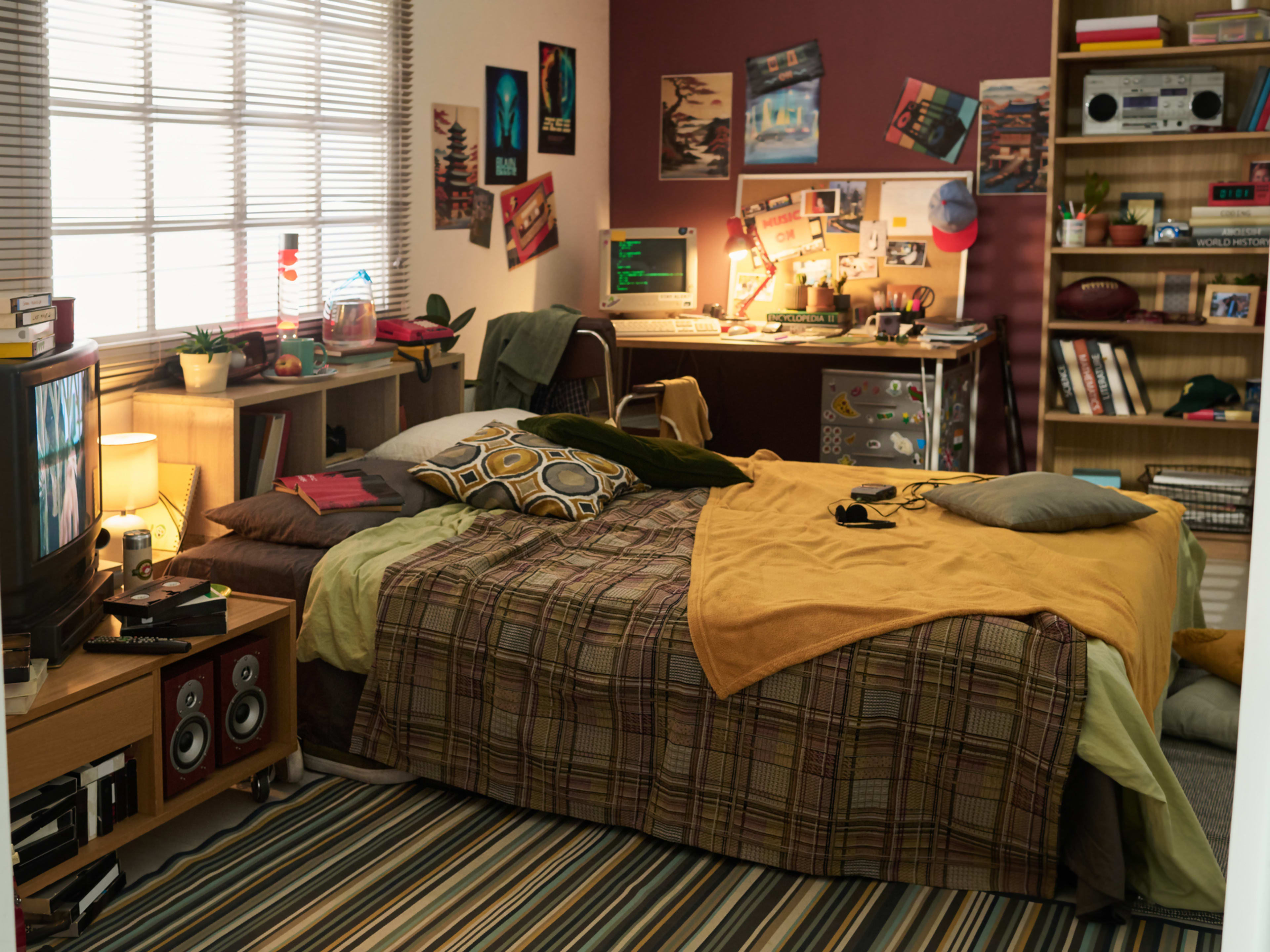 Michigan Woman Visits Sister’s Old Bedroom and It’s Literally a Time ...