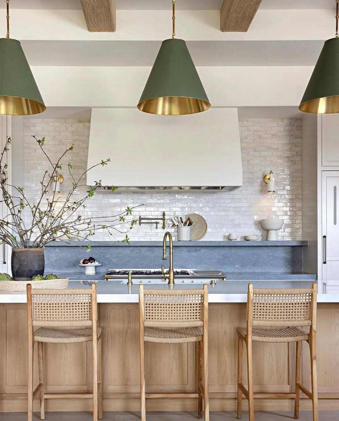 15 Soapstone Countertops Ideas That’ll Transform Your Kitchen - Parade ...
