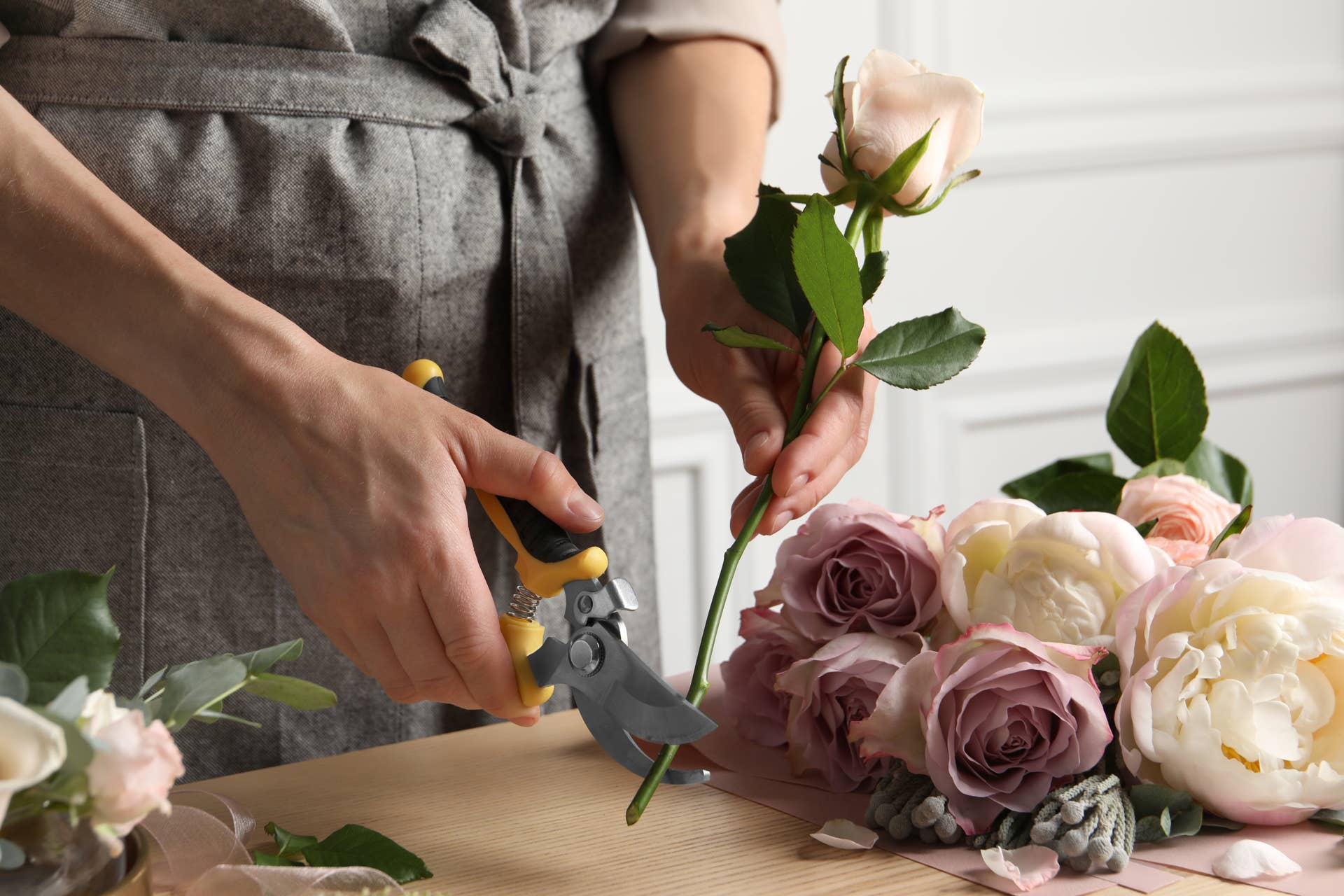 Simple Tip for How to Make Cut Flowers Last for Up to 2 Weeks Is Truly ...