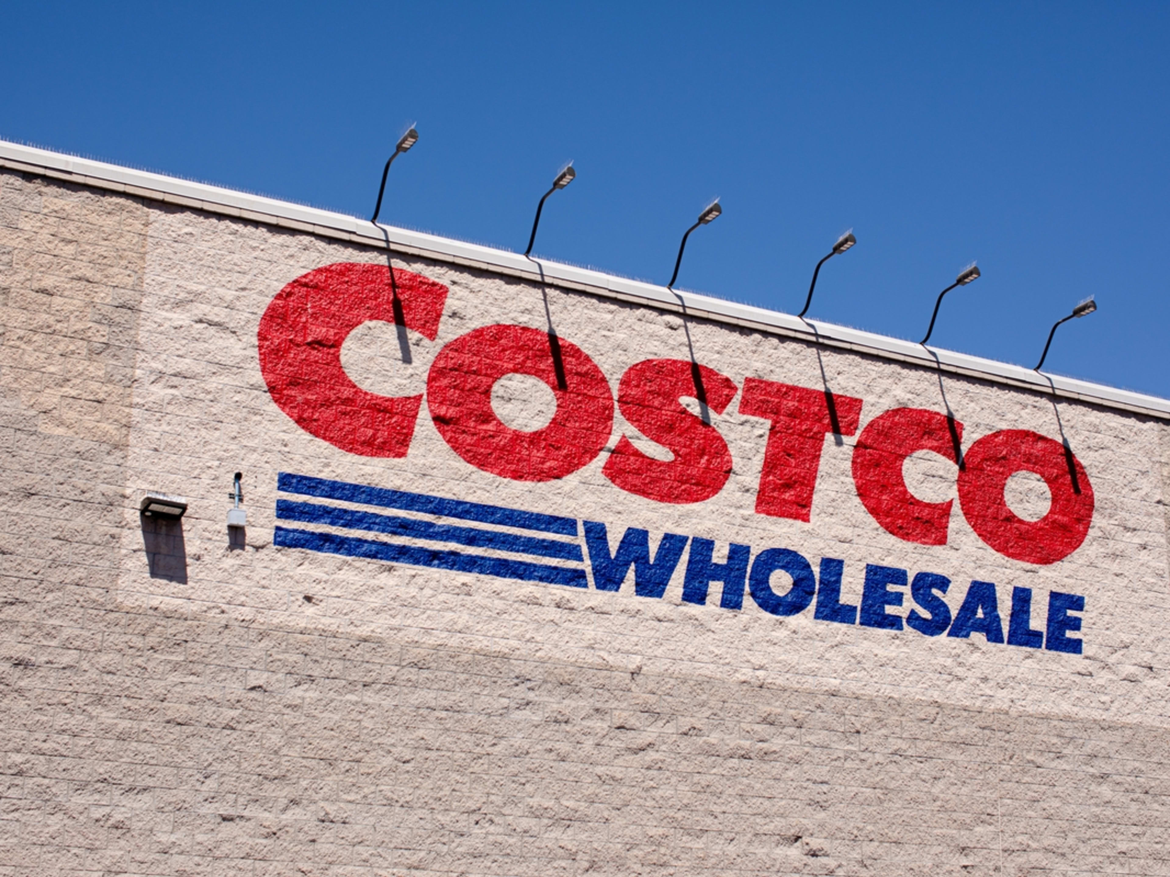 Costco Is Selling Colorful Spring Towels for $8.99 and the Patterns Are ...