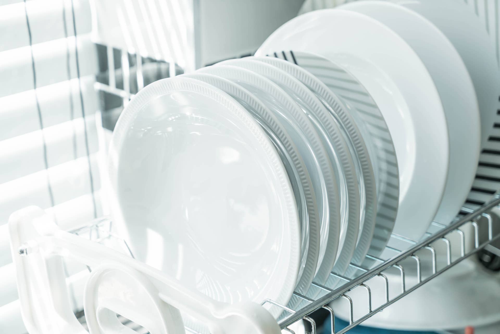 The DIY Way to Make Your Dishes Sparkle Without Using Toxic Dishwashing ...