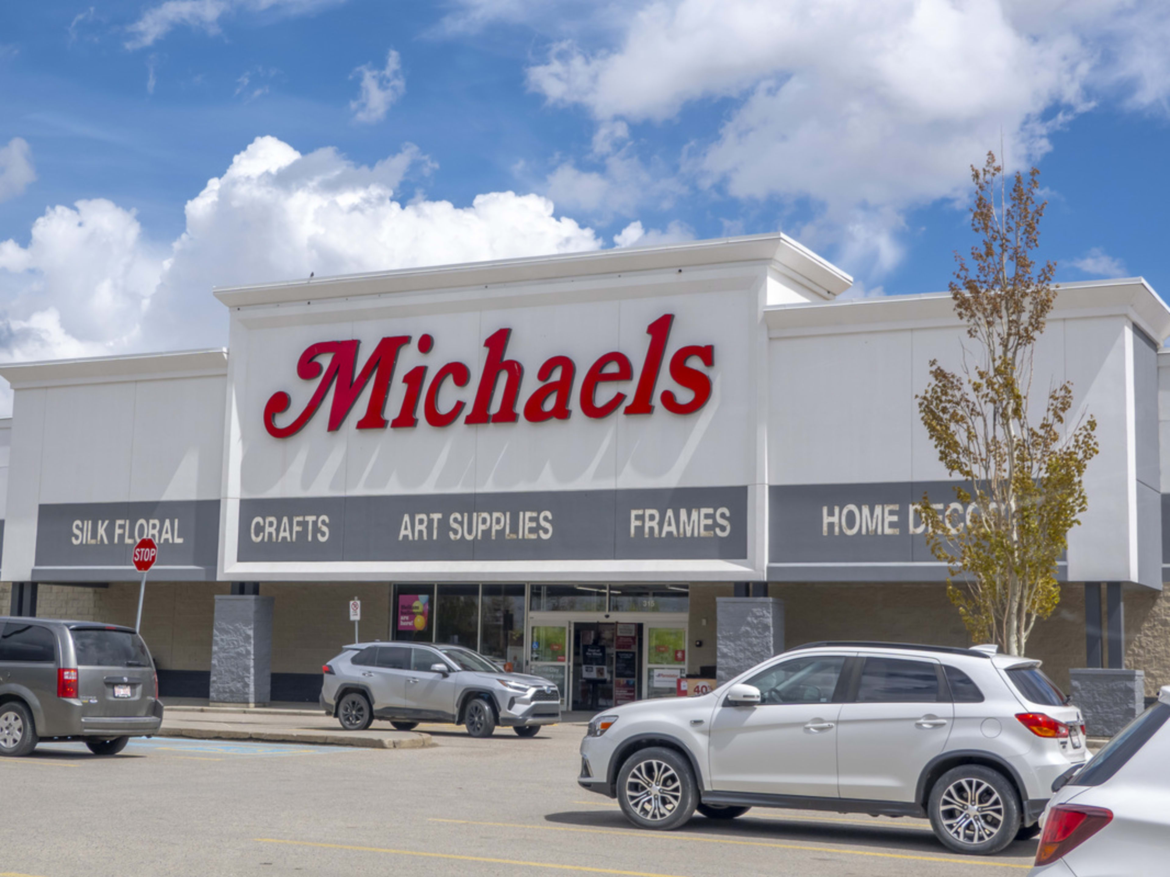 Is Michaels Open on Memorial Day? 2025 Holiday Hours - Parade Home & Garden