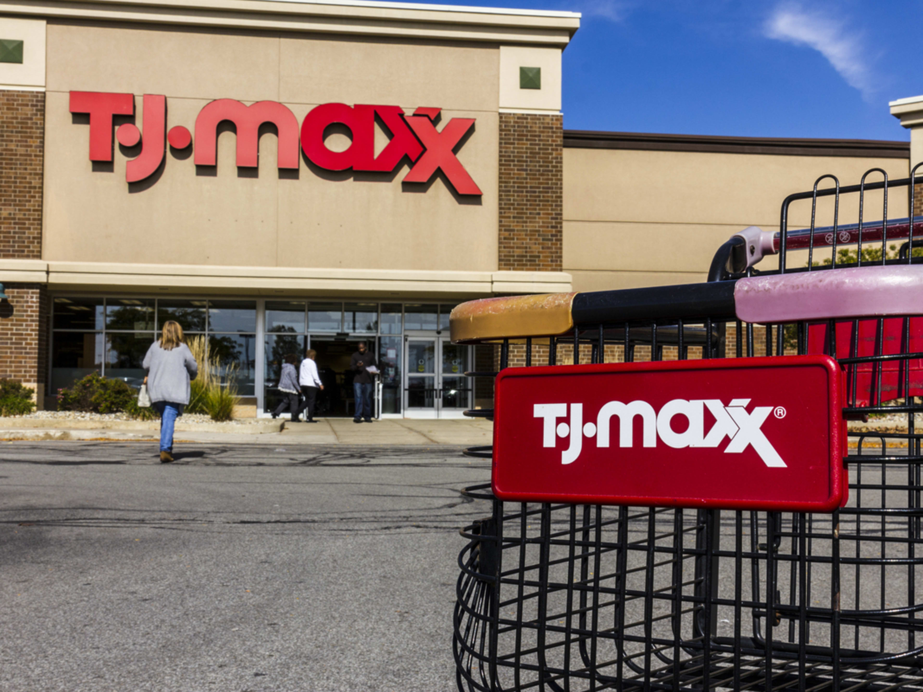 T.J.Maxx Is Selling a Rolling Chair That's Cozy and Practical