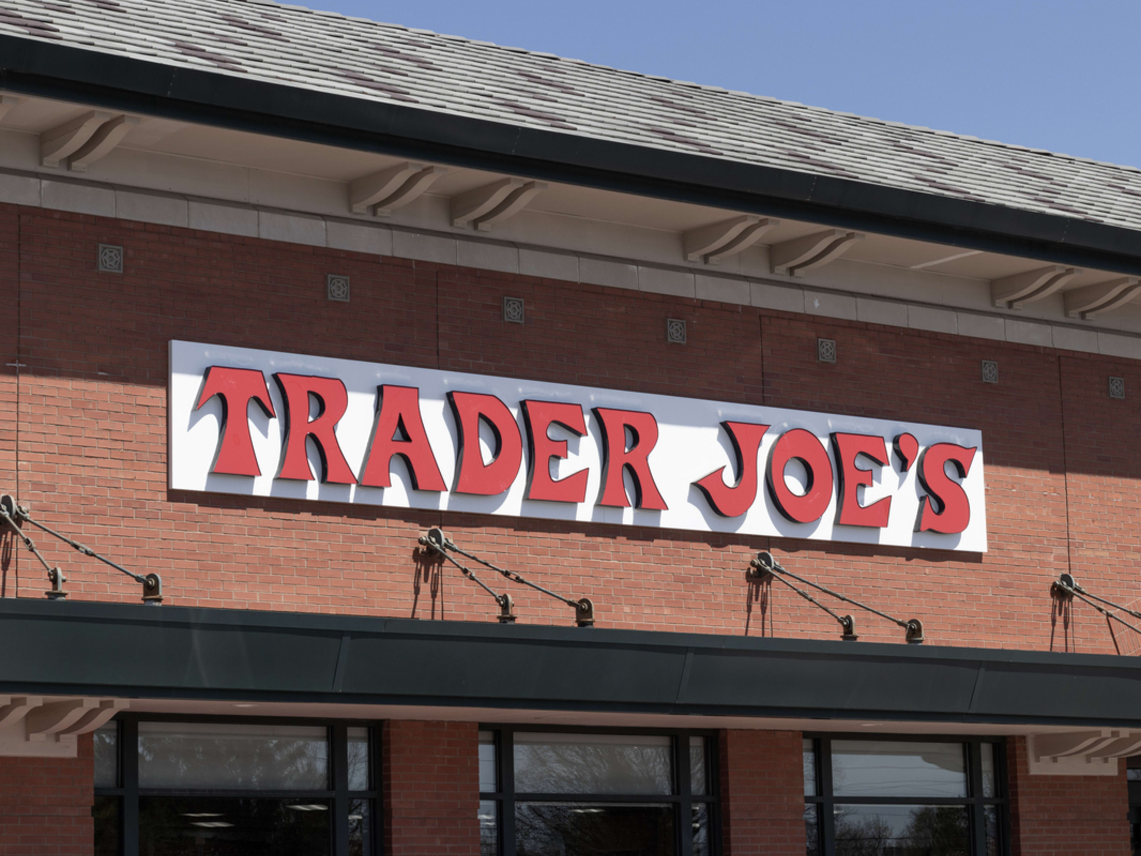 Trader Joe's Peonies Are Officially Here and They're Perfect - Parade ...