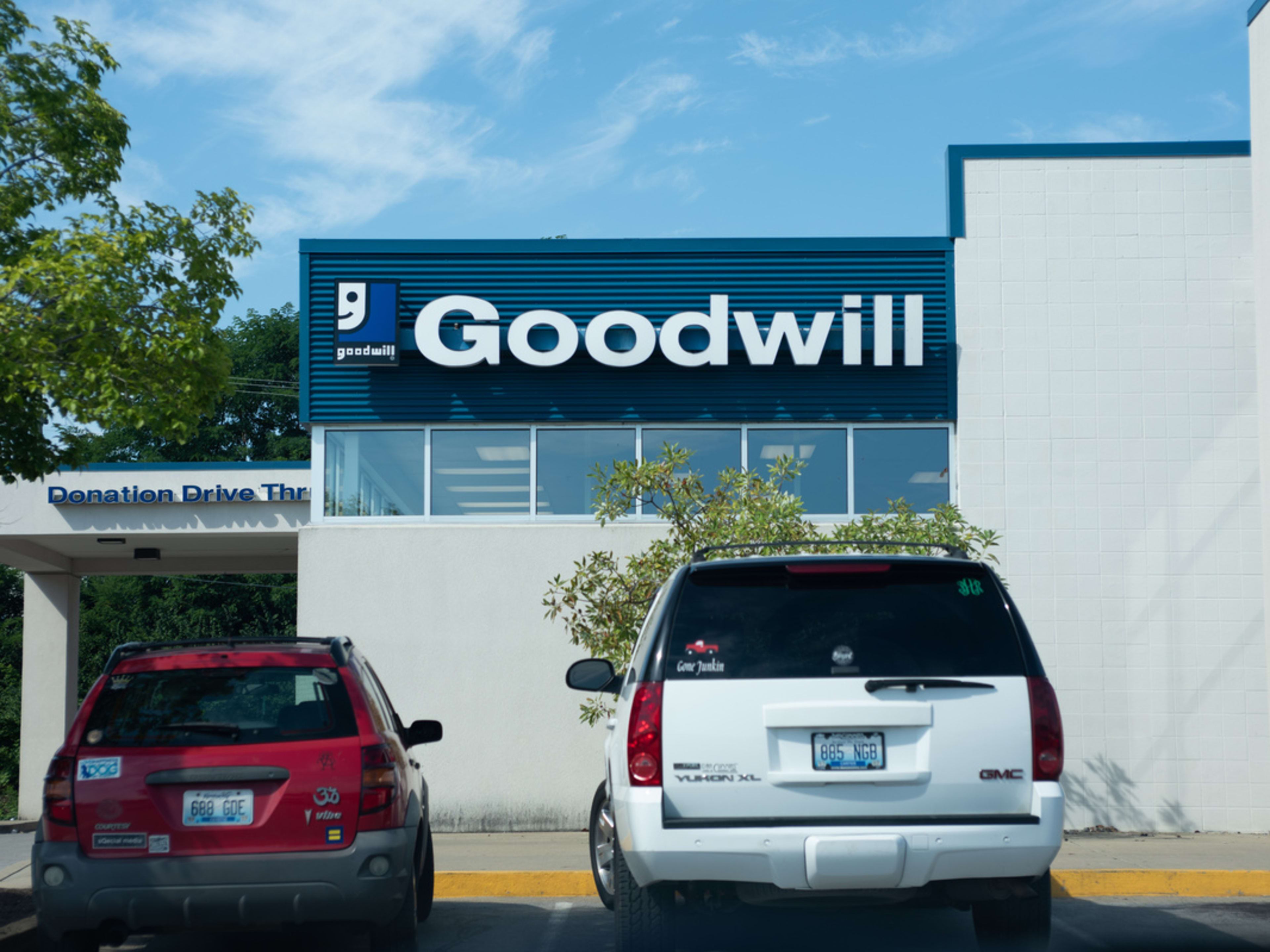 DIYer Turns $2.99 Goodwill Finds Into Stunning Kitchen Decor - Parade ...