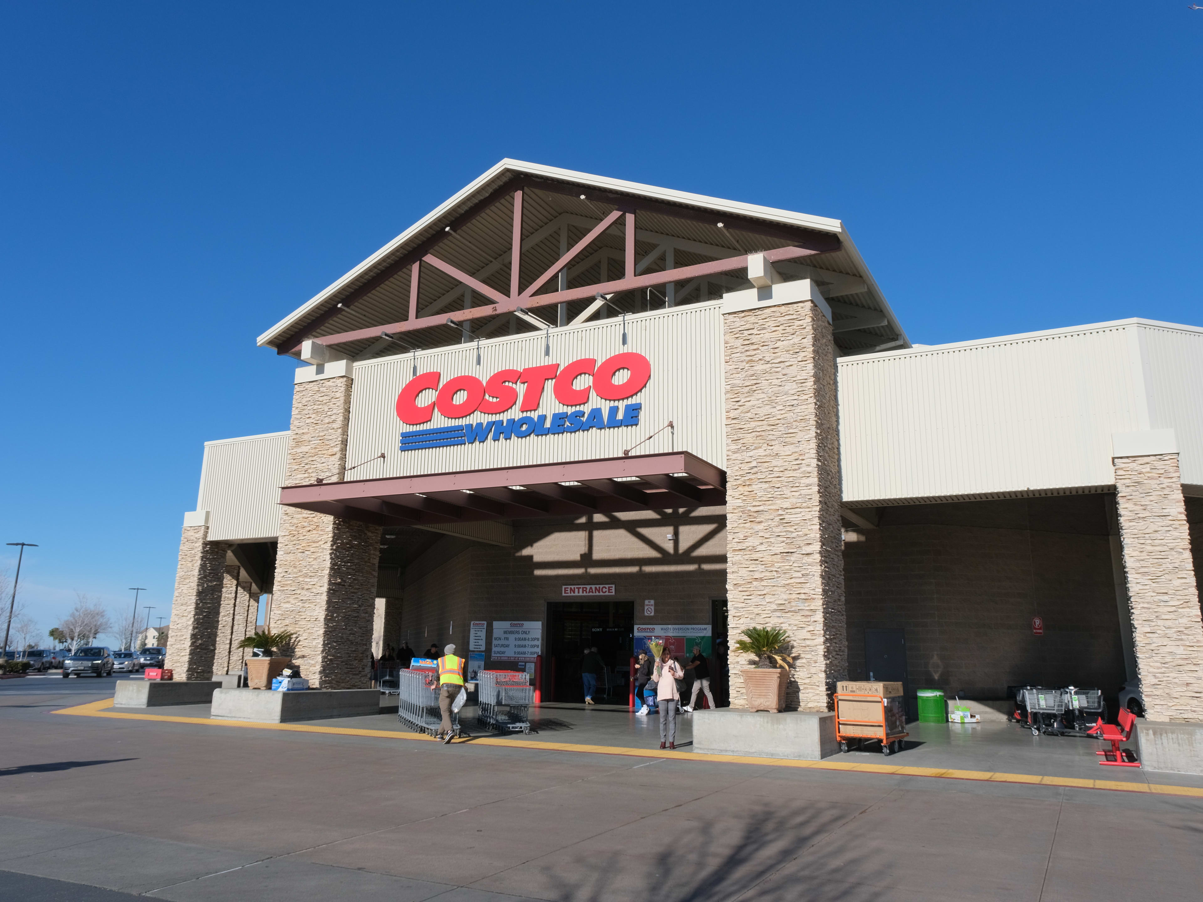 Costco Dropped a 6-Piece Modular Sofa and Everyone Wants It - Parade ...