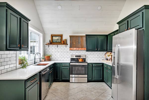 37 Green Kitchen Cabinet Ideas - Parade Home & Garden