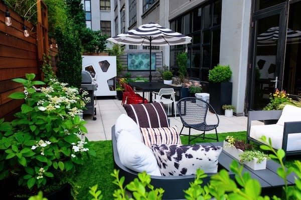 45 Small Garden Ideas (With Expert Tips, Photos)