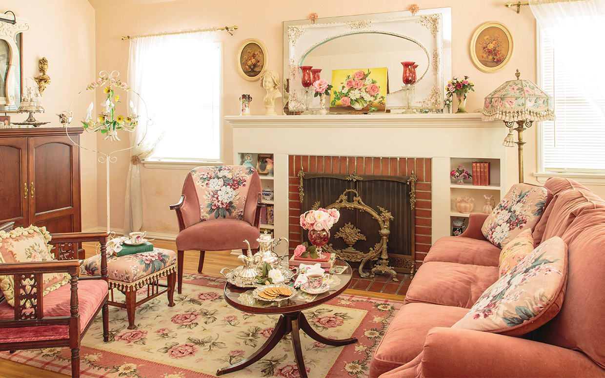 DIYer Floating Flower Table Decor Is the Perfect Spring Touch - Parade ...