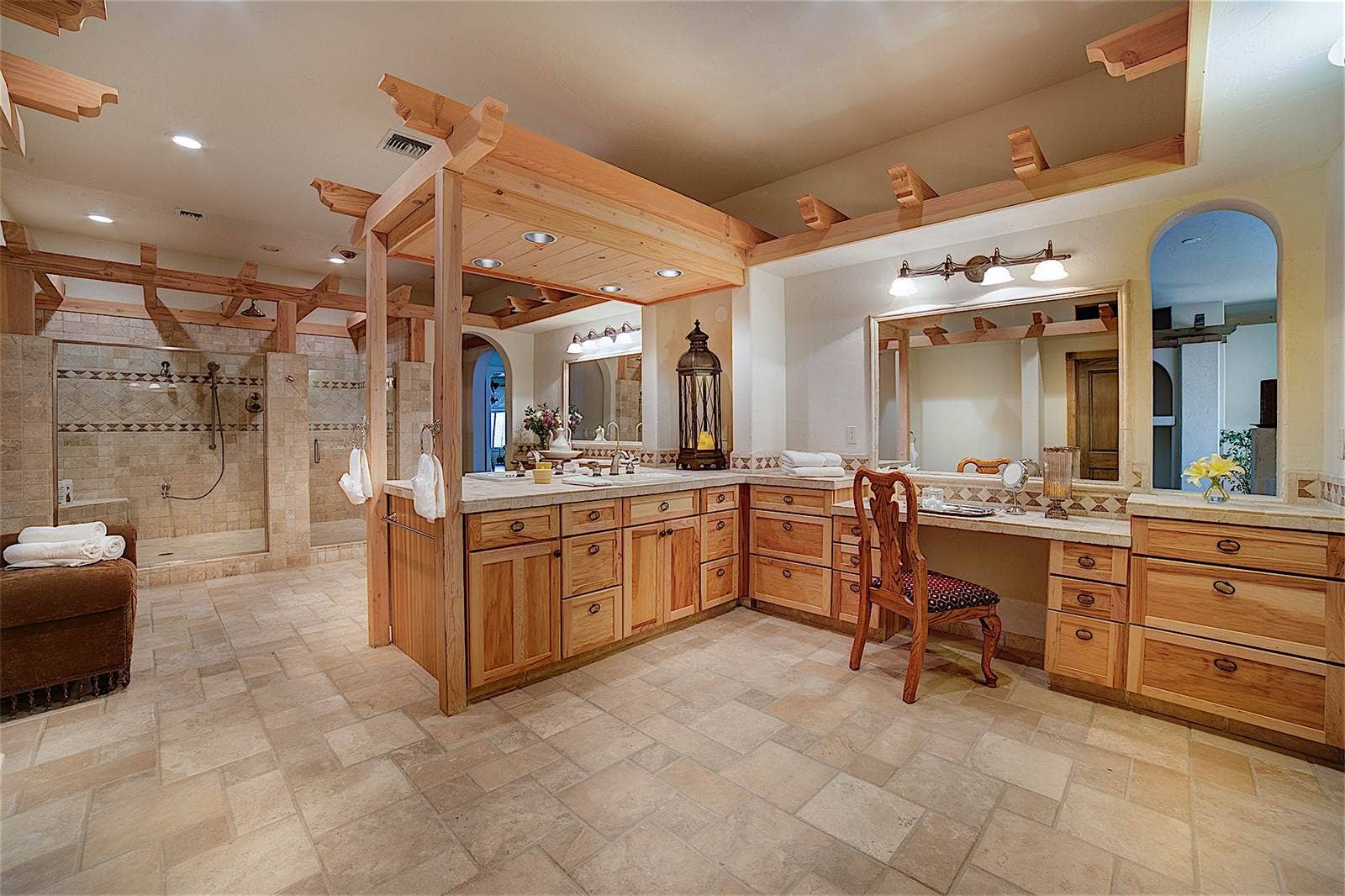 See Inside Michael Jackson's $9.5 Million Las Vegas Mansion - Parade ...