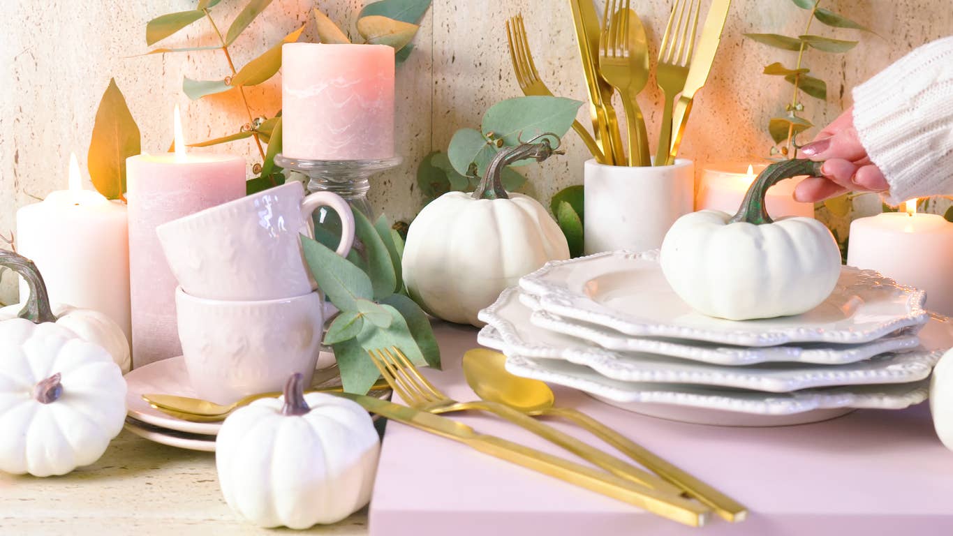 61 Stylish Thanksgiving Table Decor and Setting Ideas - Parade Home ...