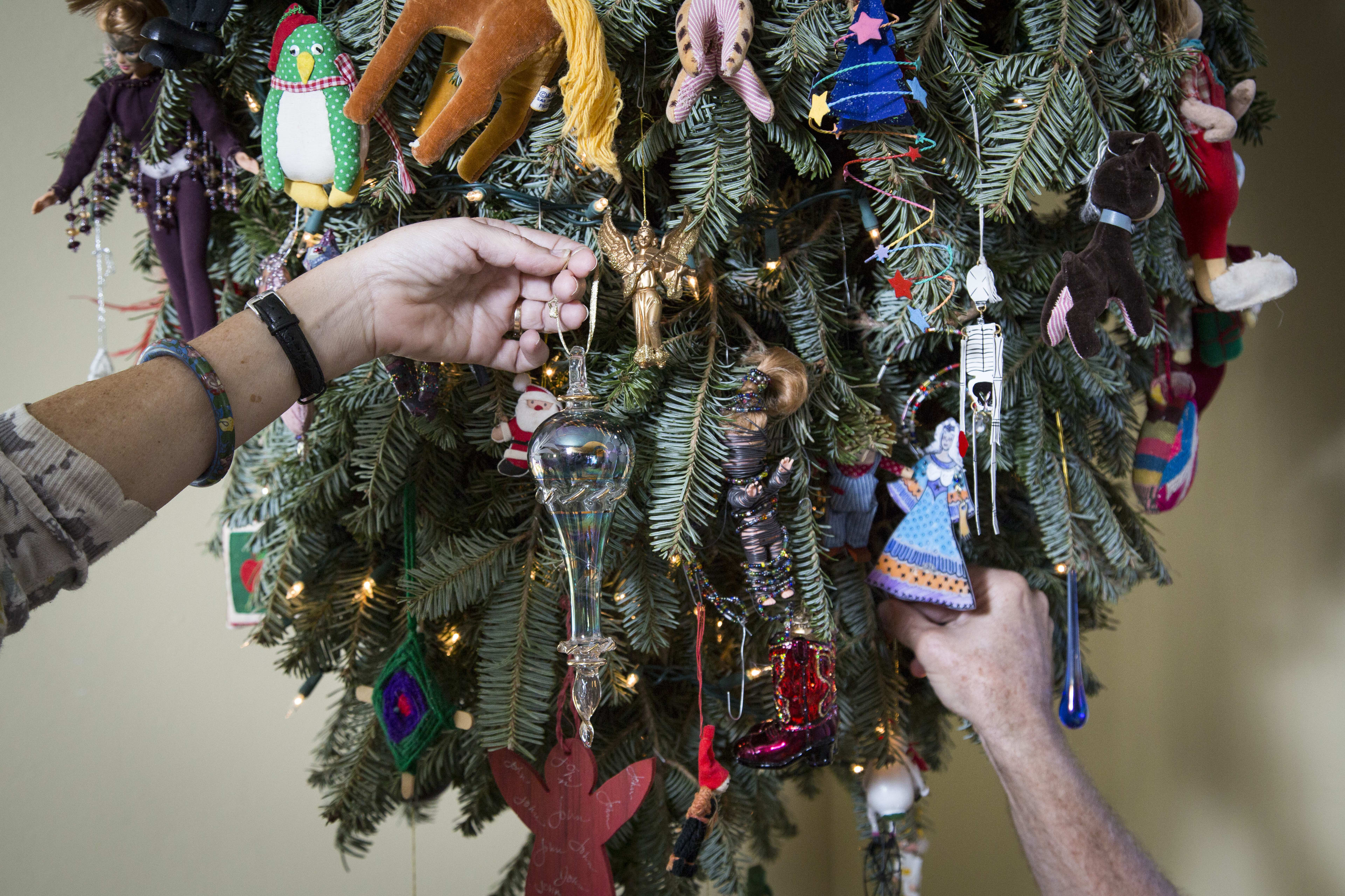 Upside Down Christmas Trees: How To Hang & Decorate Your Own - Parade ...
