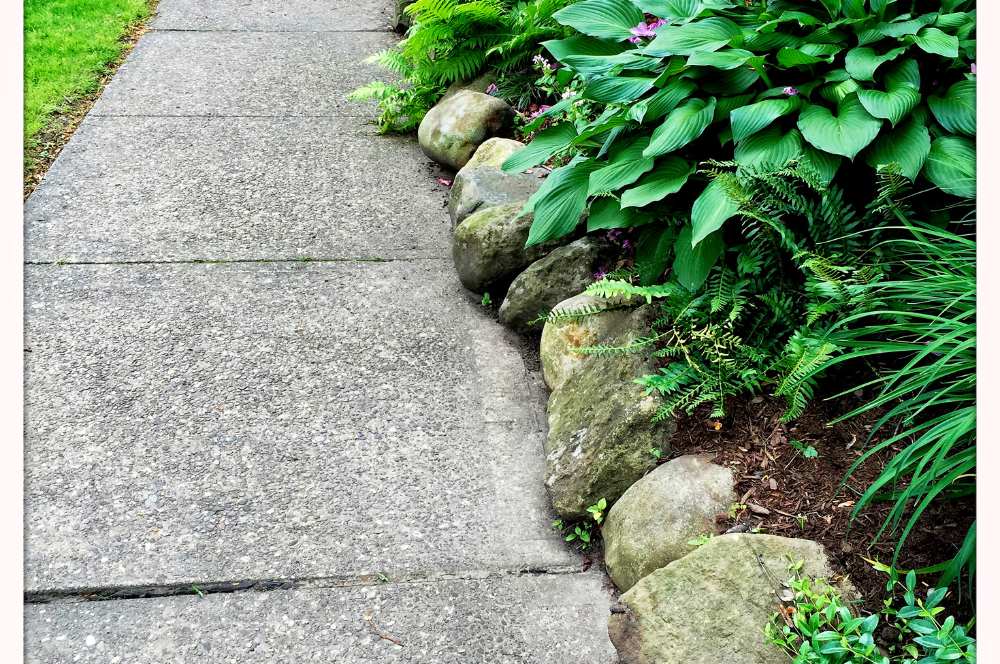 35 Landscape Edging Ideas for an Extra Classy Lawn and Garden - Parade ...