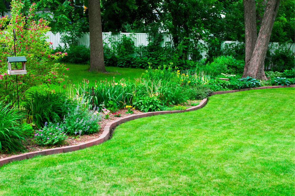 35 Landscape Edging Ideas for an Extra Classy Lawn and Garden - Parade ...