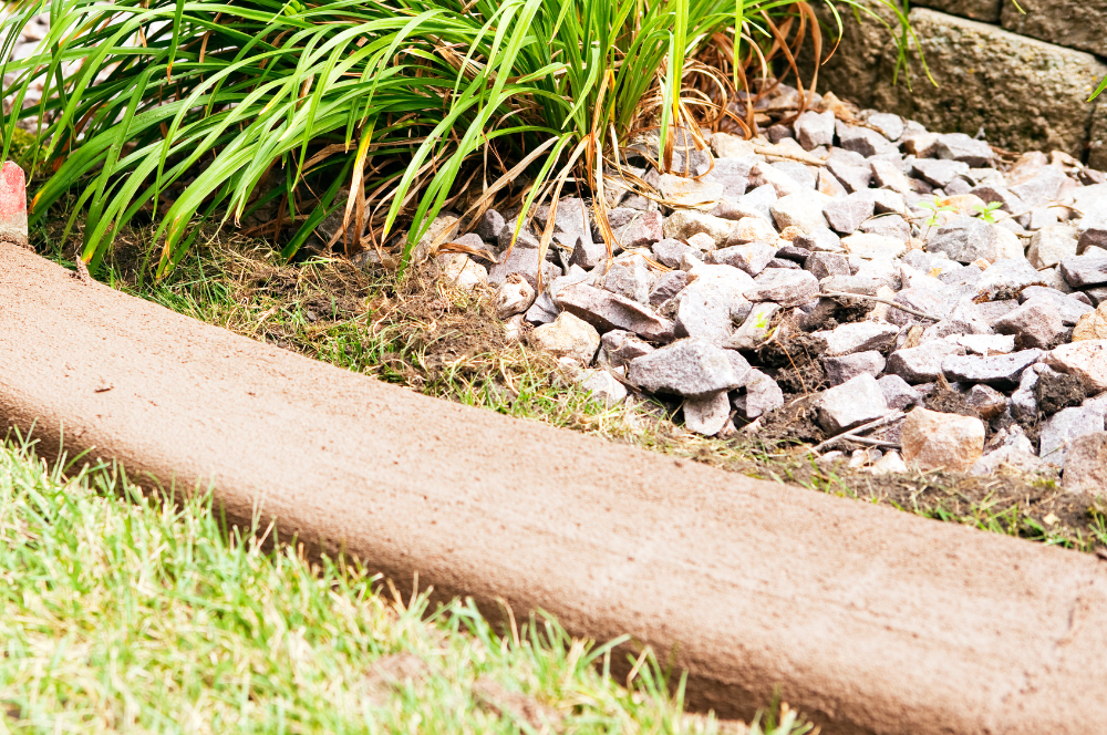 35 Landscape Edging Ideas for an Extra Classy Lawn and Garden - Parade ...