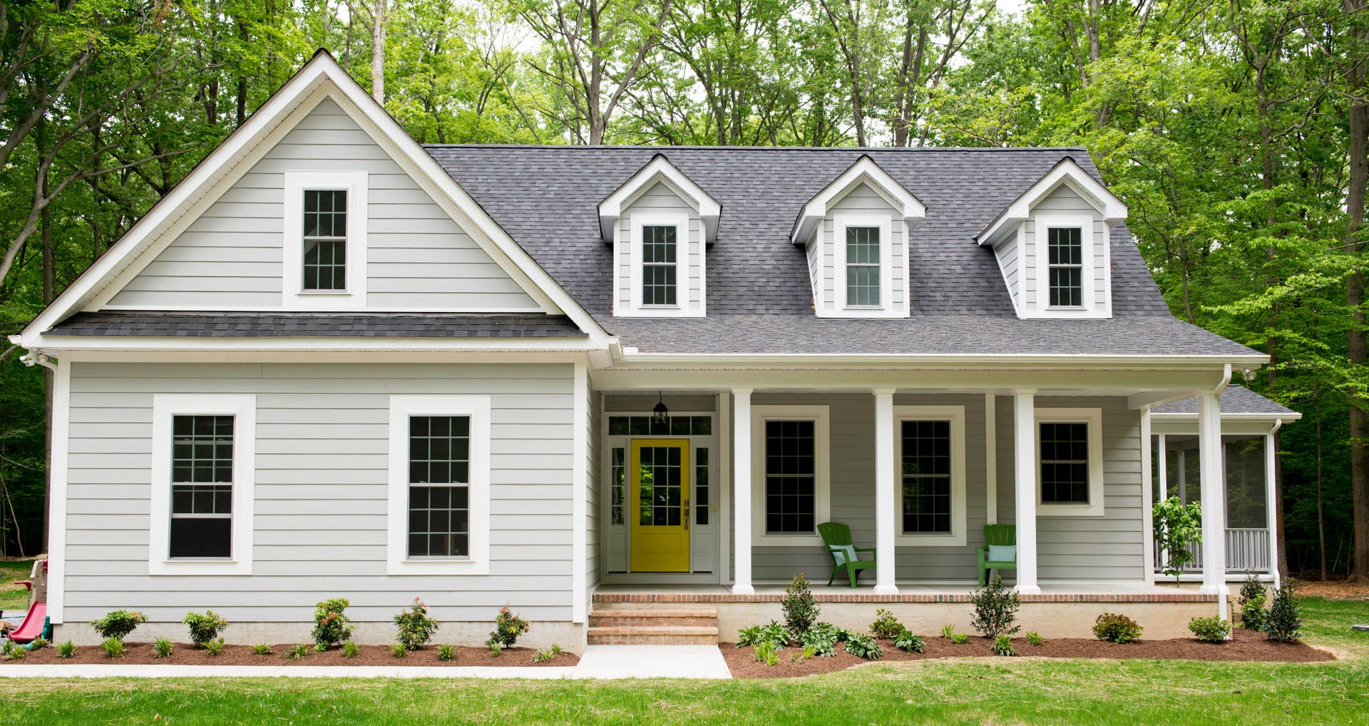 40 Exterior House Color Combos for Inviting Curb Appeal, According to a ...