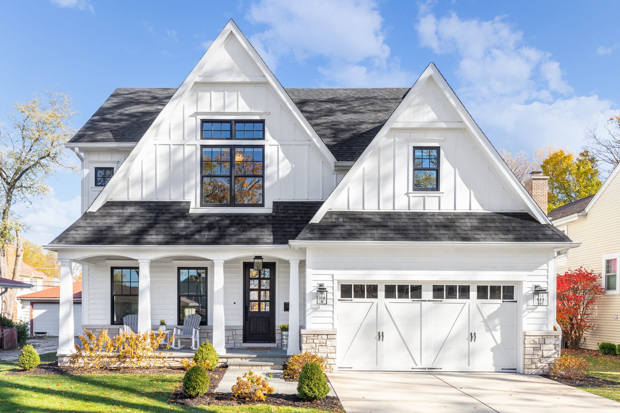 40 Exterior House Color Combos for Inviting Curb Appeal, According to a ...
