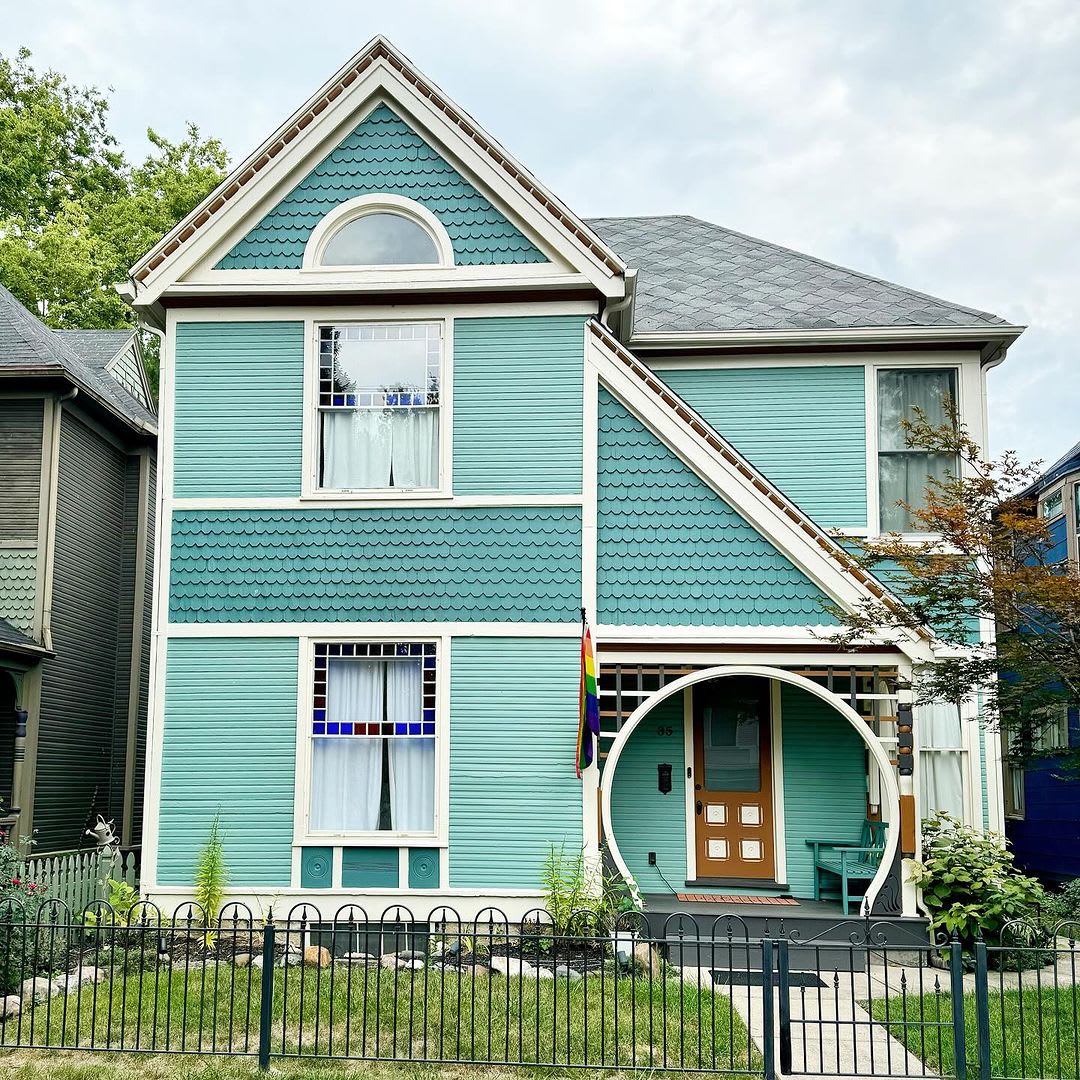 40 Exterior House Color Combos for Inviting Curb Appeal, According to a ...