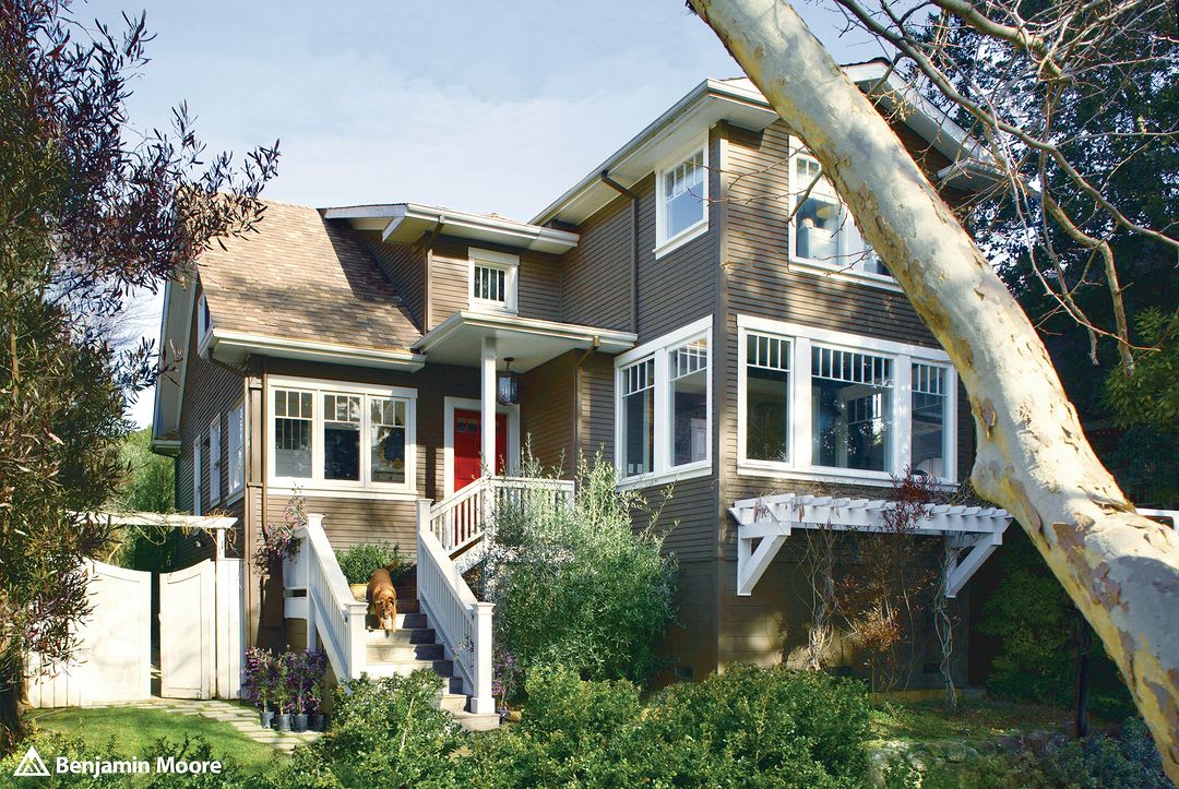 40 Exterior House Color Combos for Inviting Curb Appeal, According to a ...