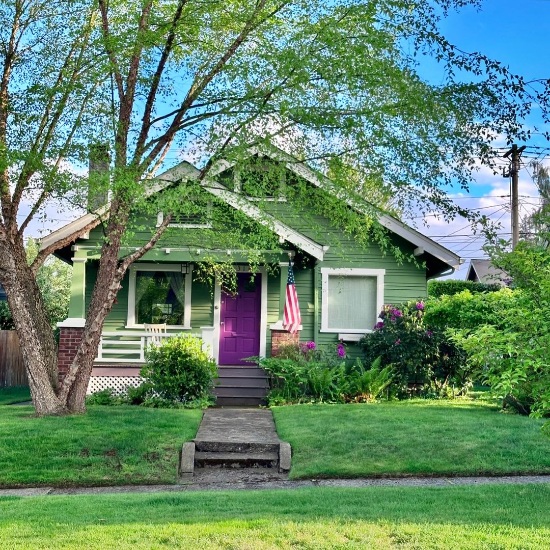 40 Exterior House Color Combos for Inviting Curb Appeal, According to a ...