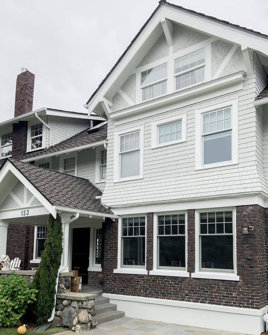 40 Exterior House Color Combos for Inviting Curb Appeal, According to a ...