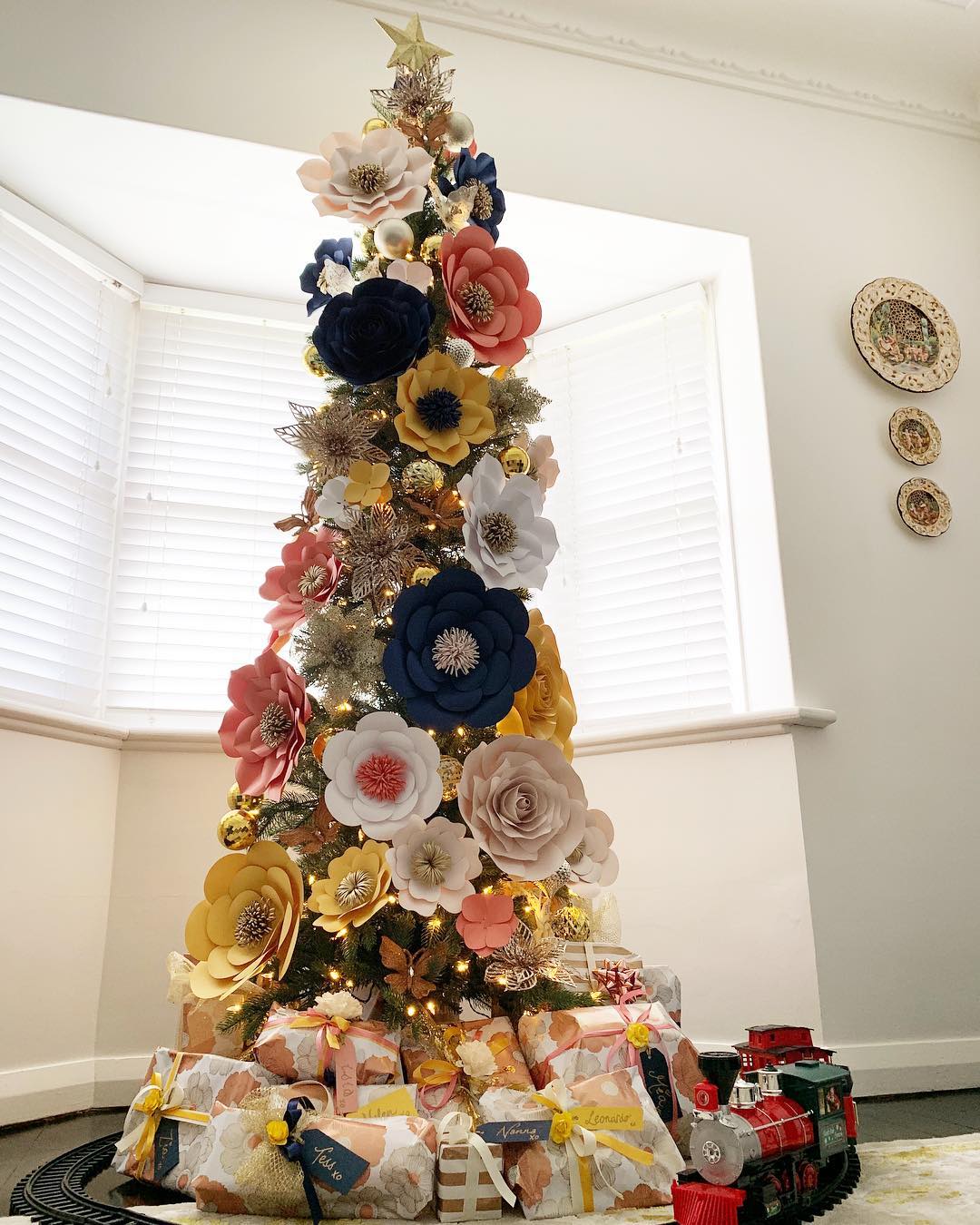 40 Christmas Tree Themes to Try Out in 2024 - Parade Home & Garden