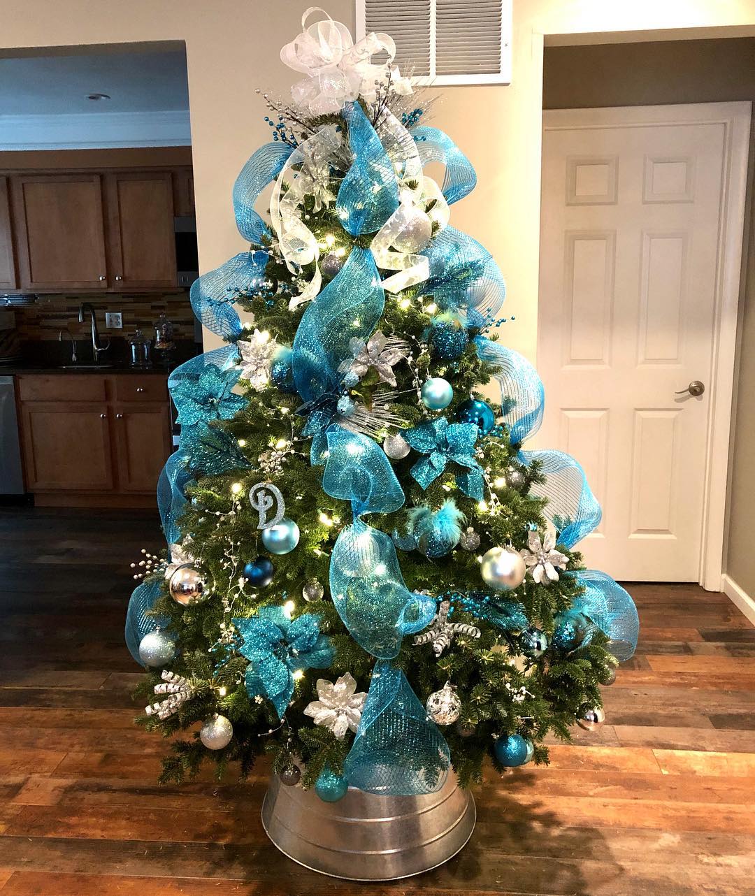 40 Christmas Tree Themes to Try Out in 2024 - Parade Home & Garden