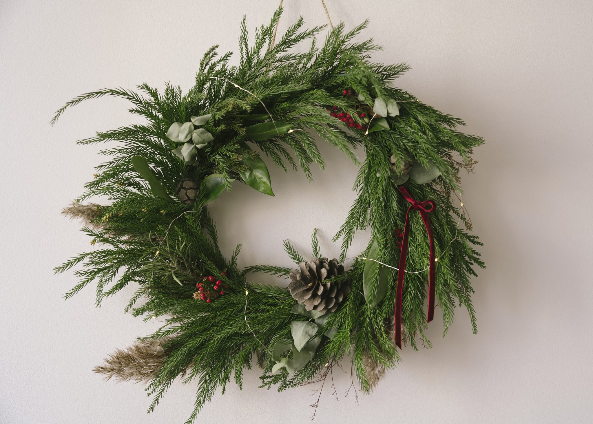 50 Creative Christmas Wreath Ideas for Your Holiday Home Décor - Parade ...