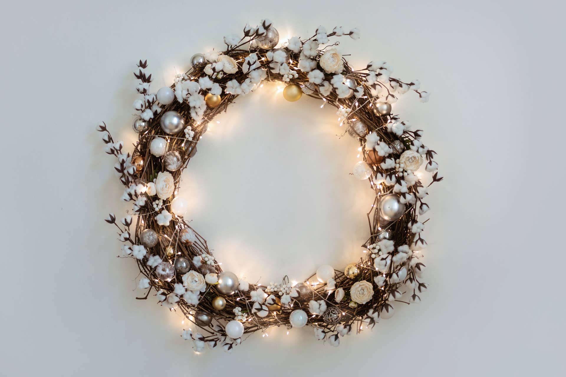 50 Creative Christmas Wreath Ideas for Your Holiday Home Décor - Parade ...