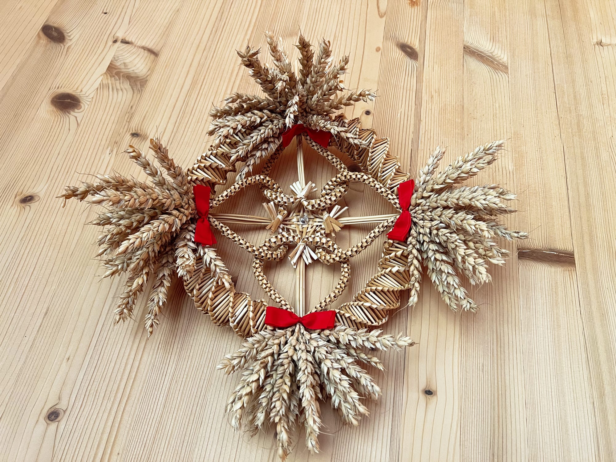 50 Creative Christmas Wreath Ideas for Your Holiday Home Décor - Parade ...