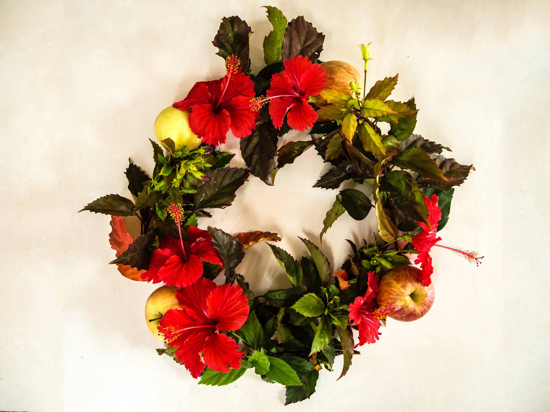 50 Creative Christmas Wreath Ideas for Your Holiday Home Décor - Parade ...