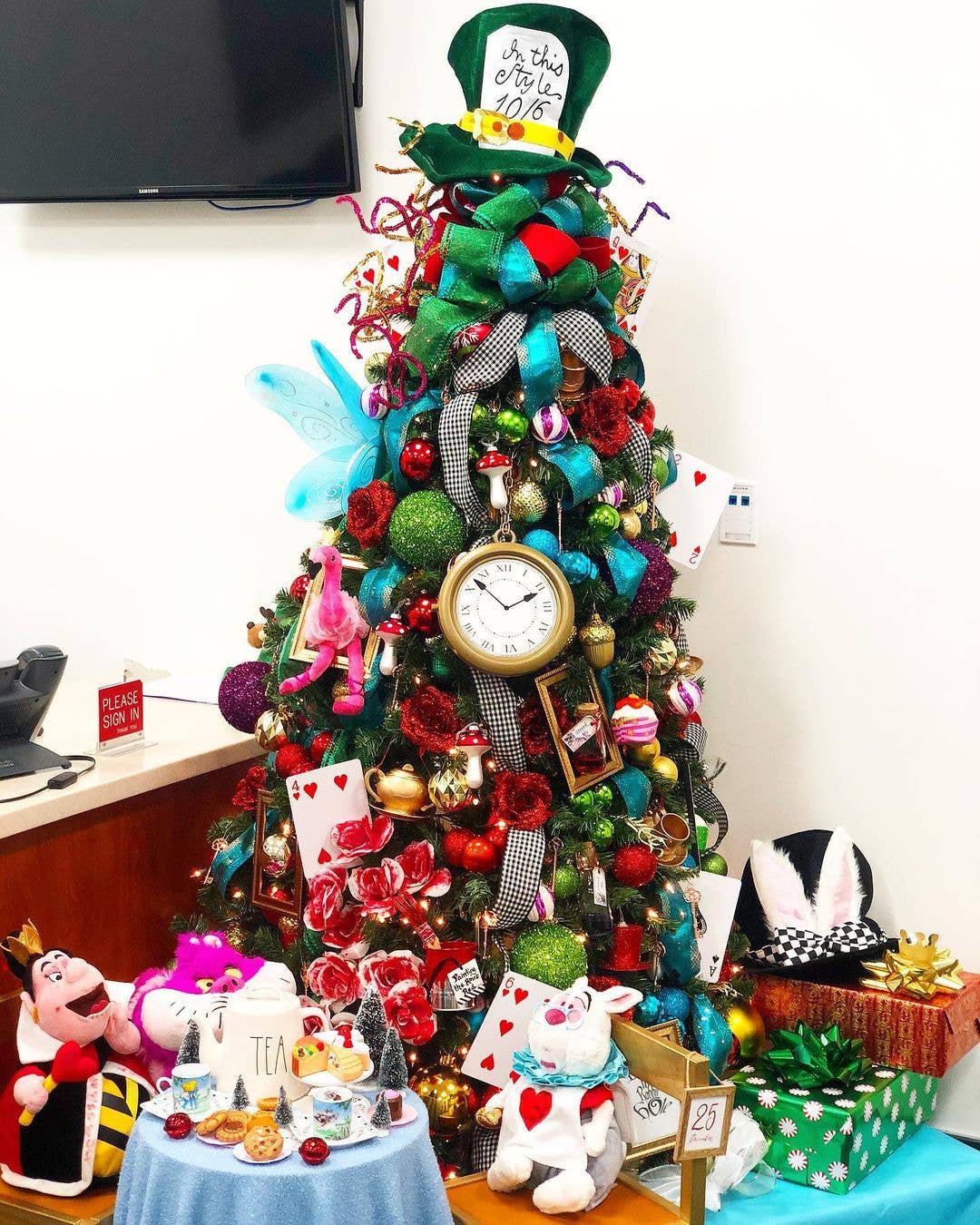 40 Christmas Tree Themes to Try Out in 2024 - Parade Home & Garden