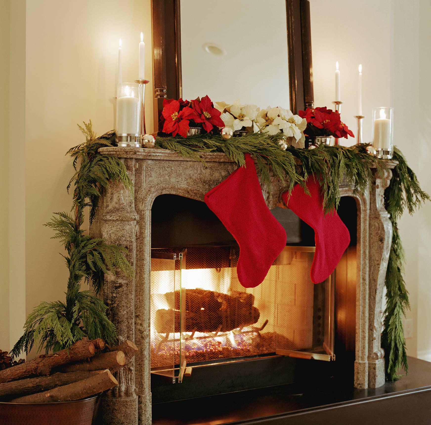 35 Christmas Mantel Ideas, From Traditional to Outside-the-Box Modern ...