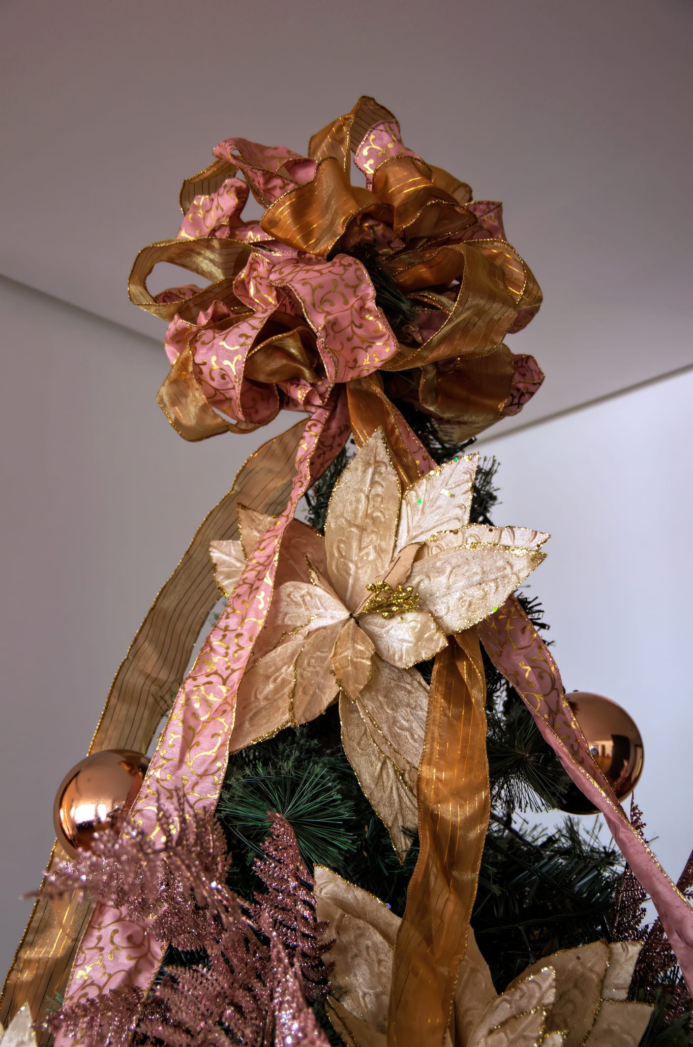 30 Christmas Tree Topper Ideas to Elevate Your Holiday Decor