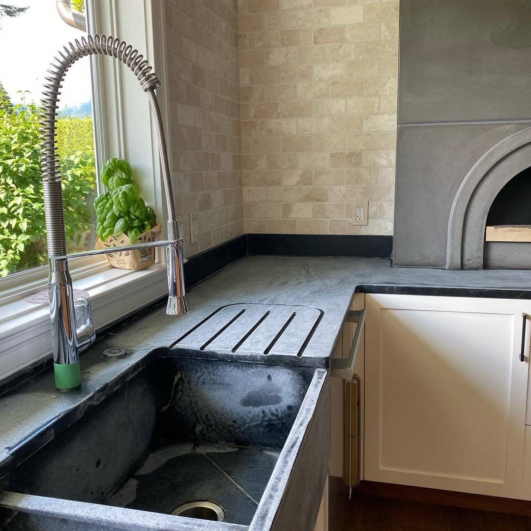 15 Soapstone Countertops Ideas That’ll Transform Your Kitchen - Parade ...