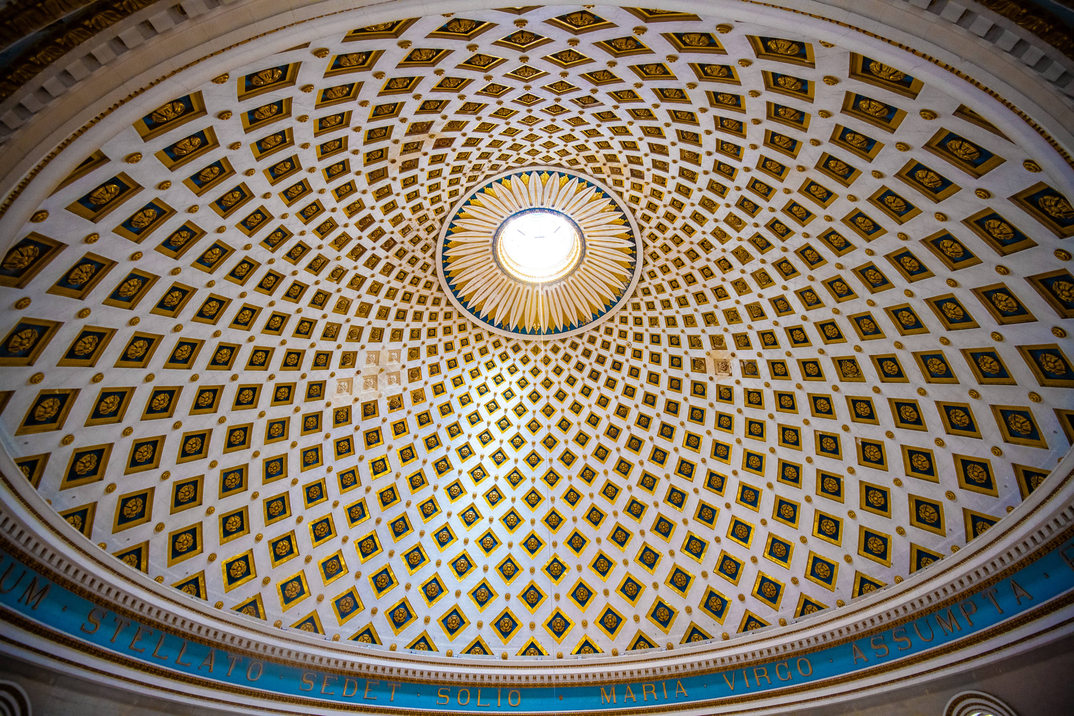 What is a Vaulted Ceiling? Plus Pros & Cons of This Popular ...