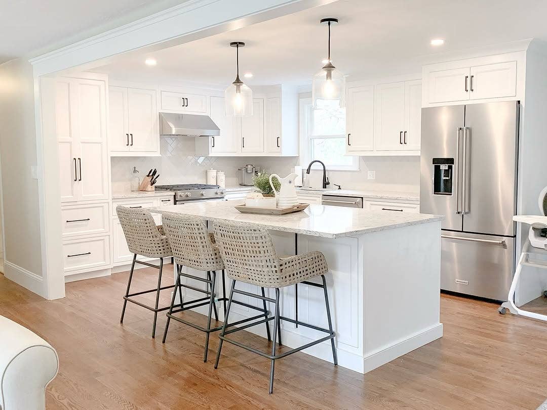 22 White Kitchen Cabinet Ideas That Are Anything but Boring - Parade ...