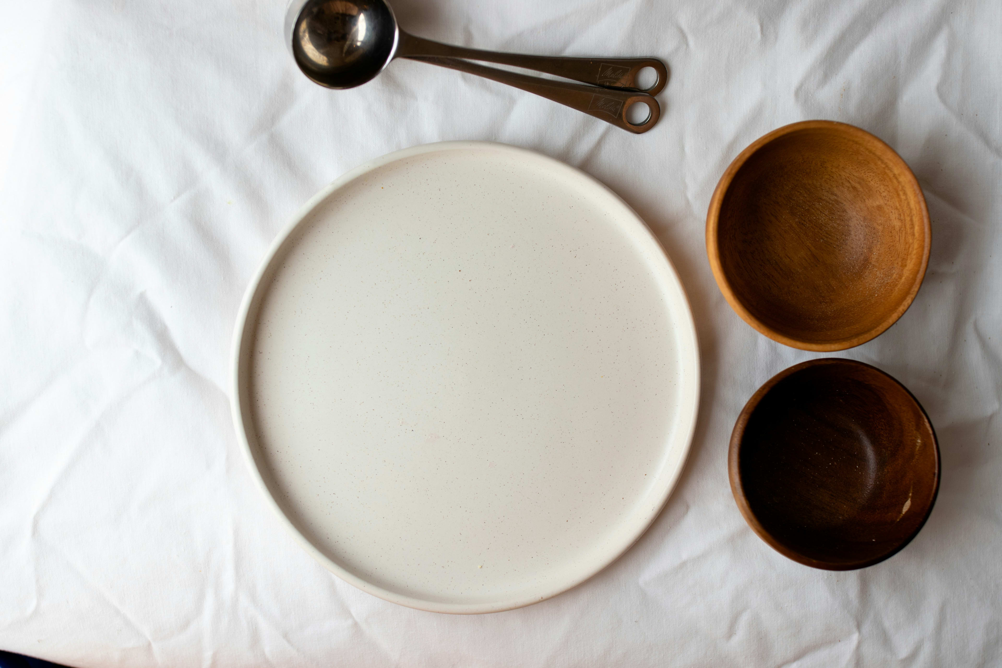 How to Clean the Scuffs Off Ceramic Plates With This Viral Method ...
