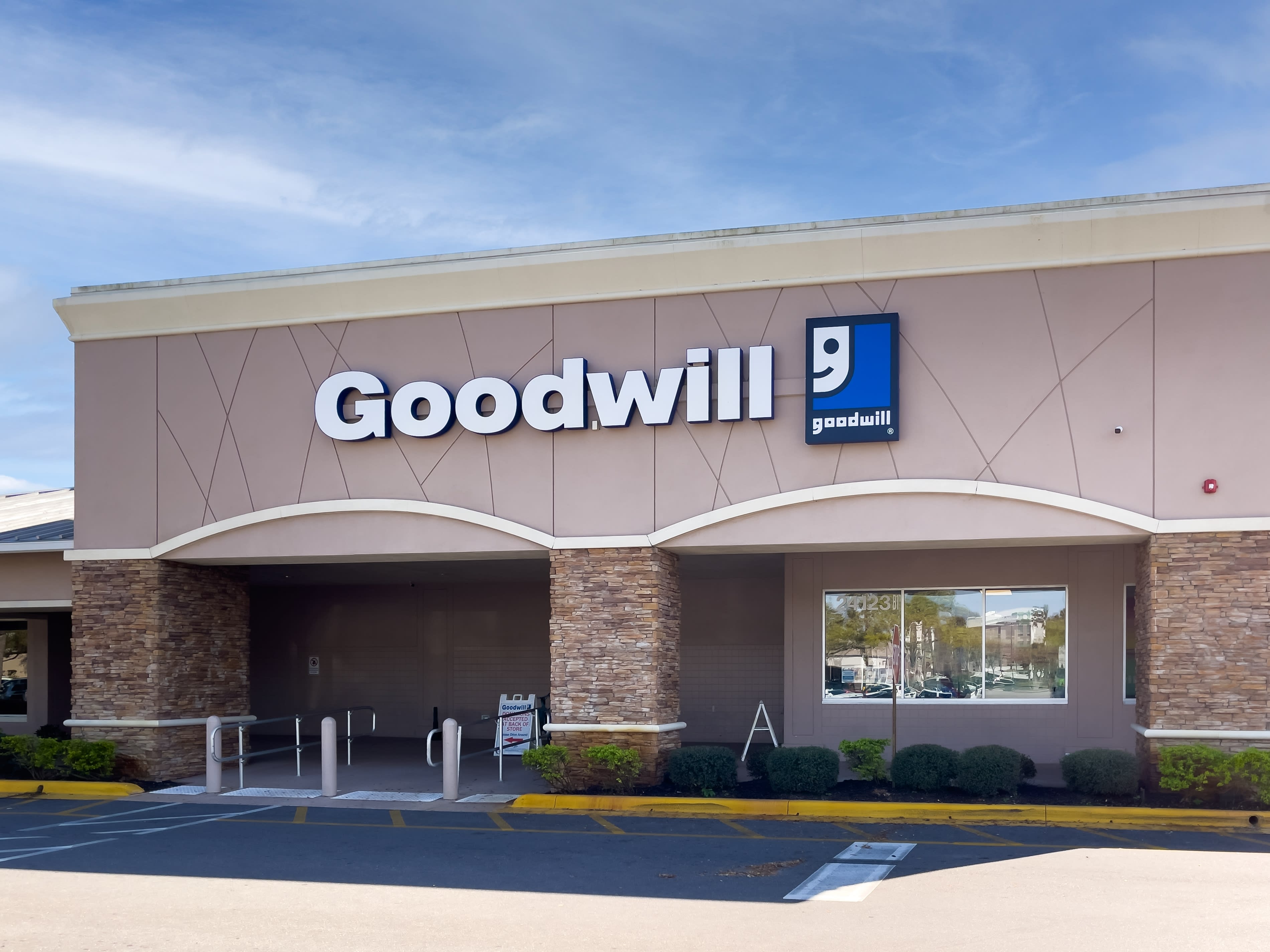 Is Goodwill Open on Memorial Day? 2025 Holiday Hours - Parade Home & Garden