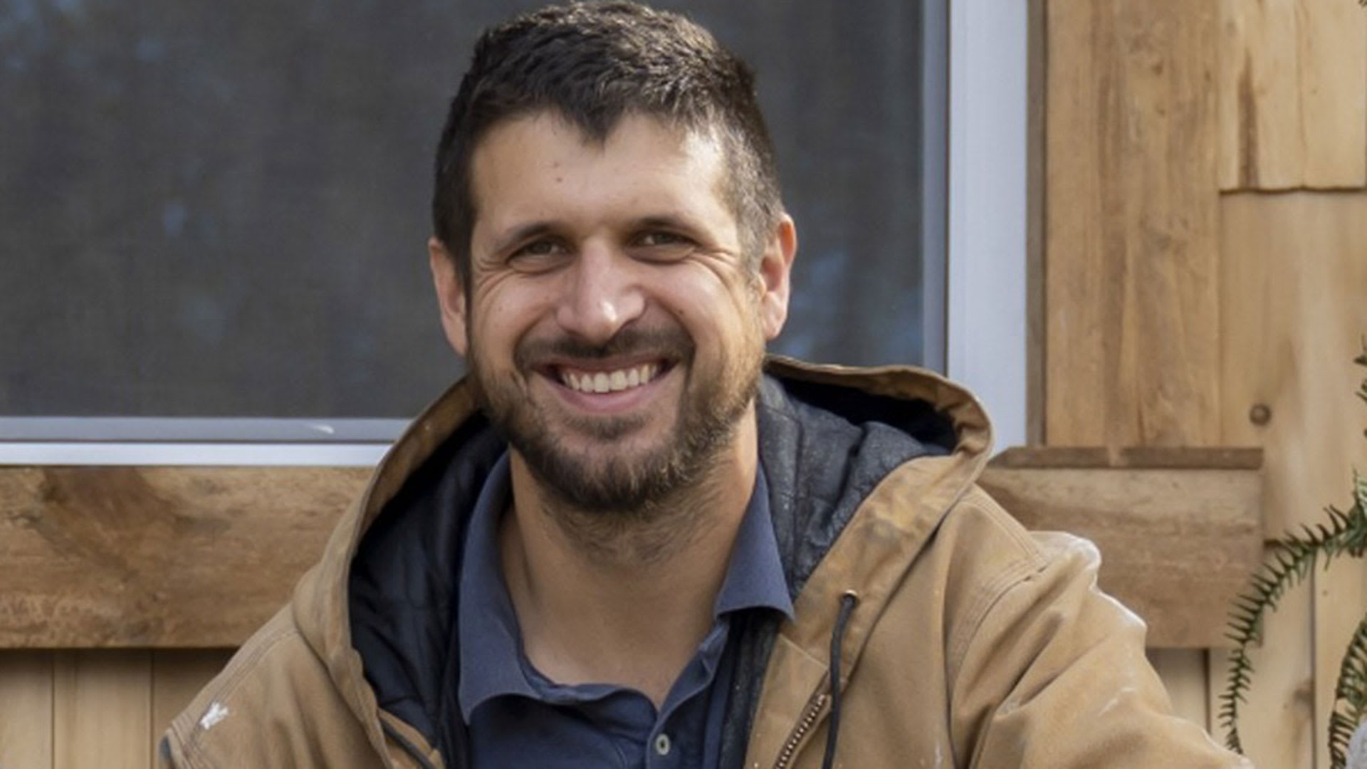 Who Is Evan Thomas? All About HGTV's "Bargain Block" Star - Parade Home ...