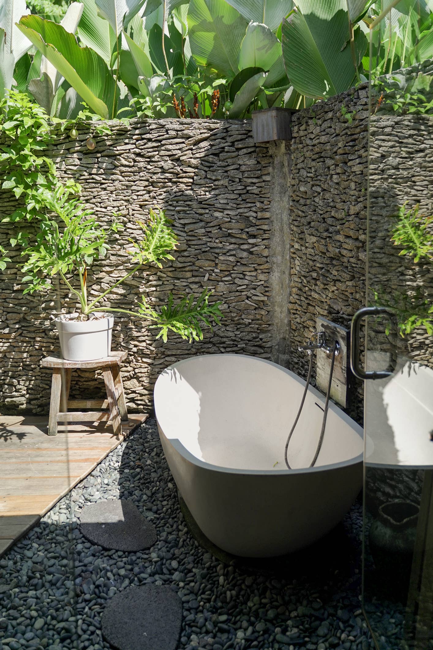 15 Outdoor Bathtub Ideas for a Dreamy, Spa-Like Escape