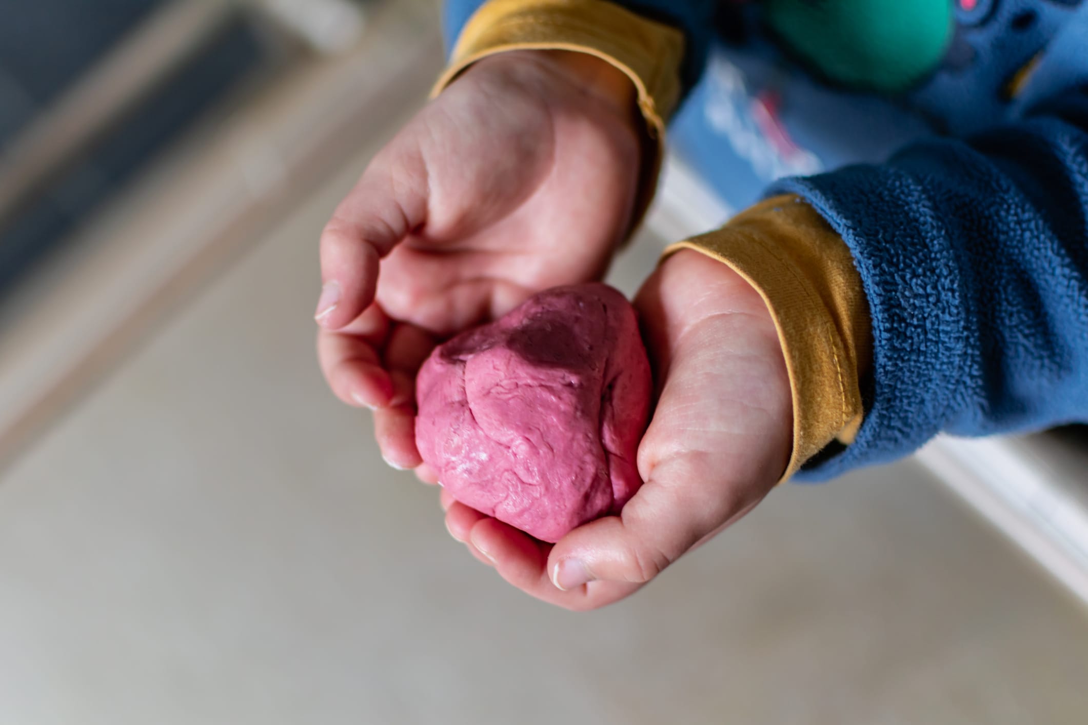 How to Make Microwave Playdough—An Easy Kids Activity for a Rainy Day ...