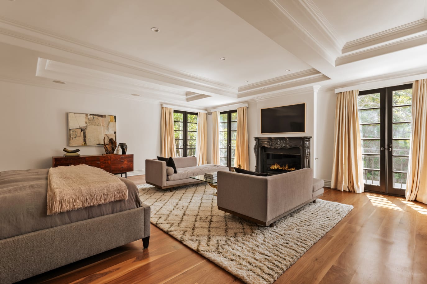 Avril Lavigne's Former L.A. Home for Sale May 2025 - Parade Home & Garden