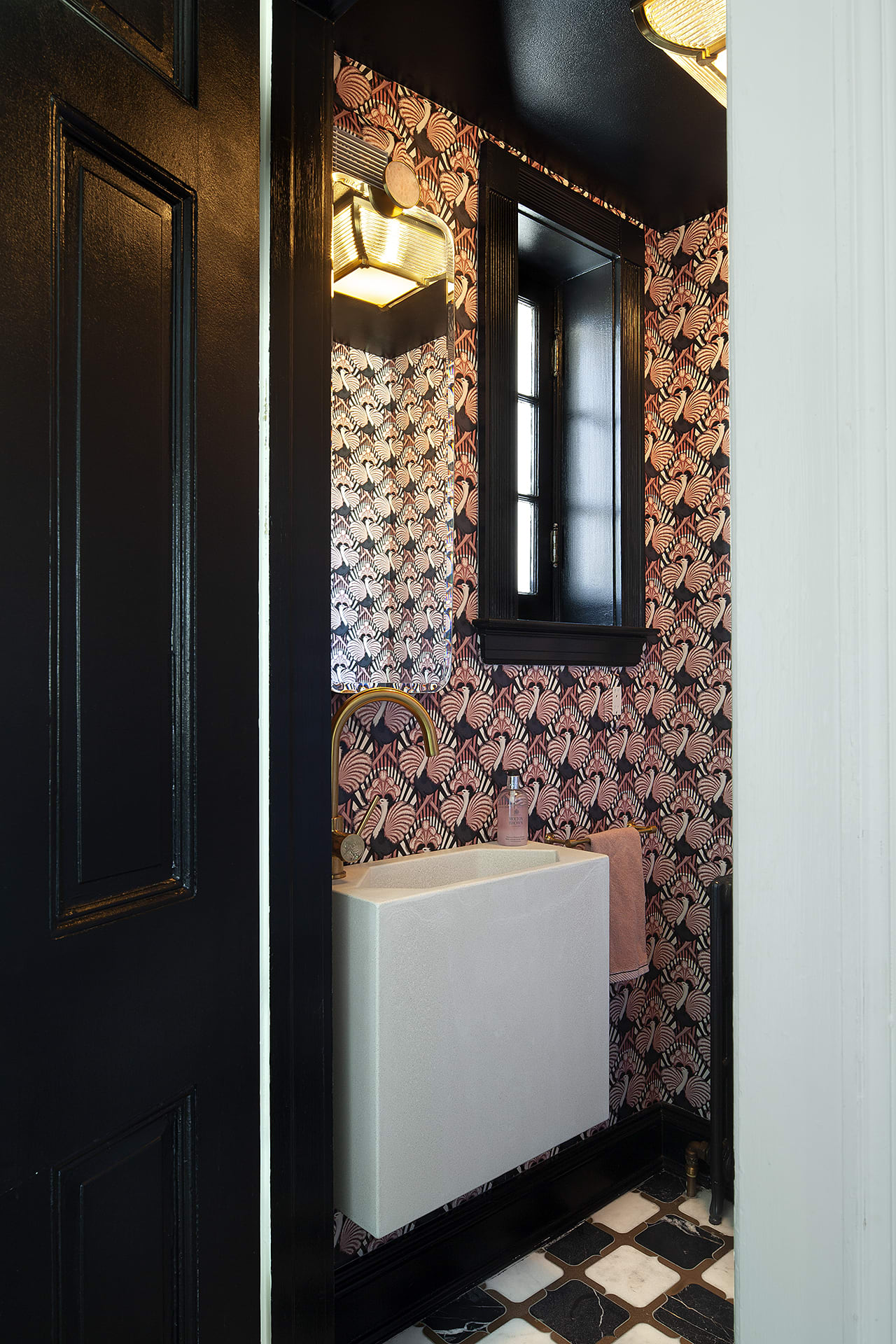 20 Powder Room Wallpaper Ideas to Make This Small Space Pop - Parade ...