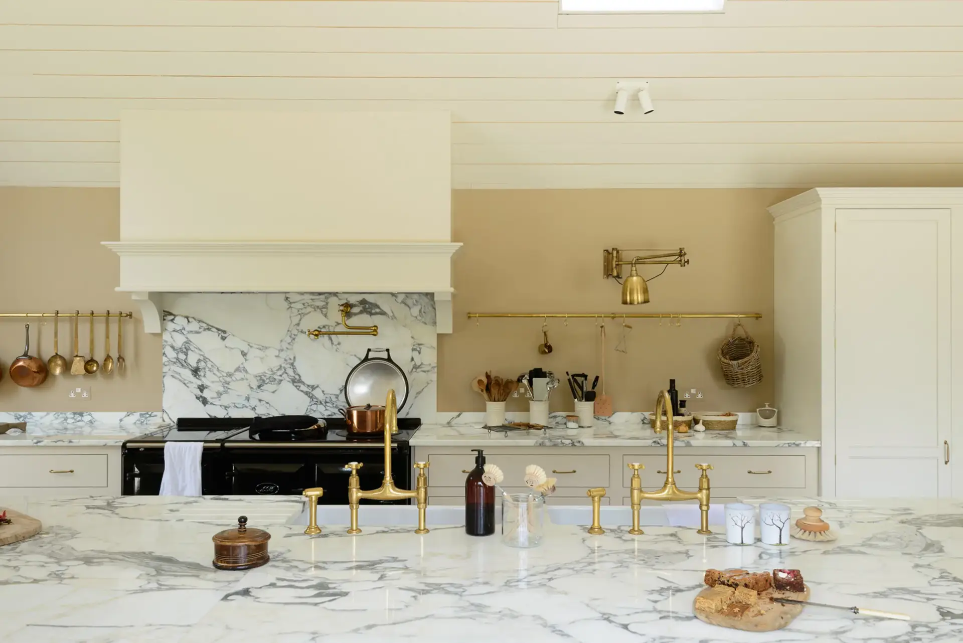 What is a Cashmere Kitchen? All About The Kitchen Trend That's Taking ...