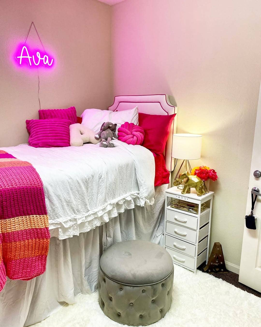19 Dorm Room Ideas to Make It Feel Like Home - Parade Home & Garden