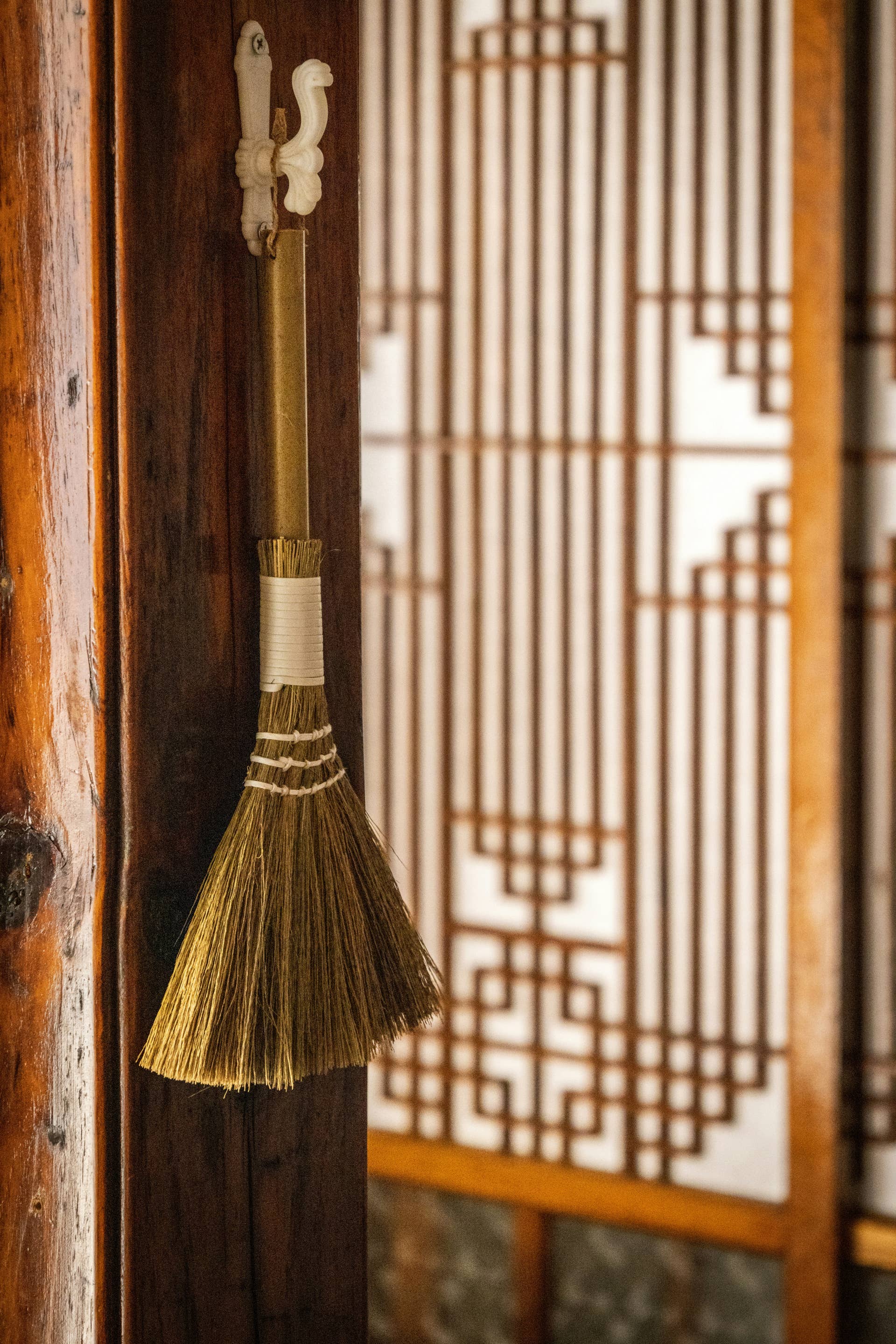 These 7 House Cleansing Rituals Creating Fresh Vibes - Parade Home & Garden