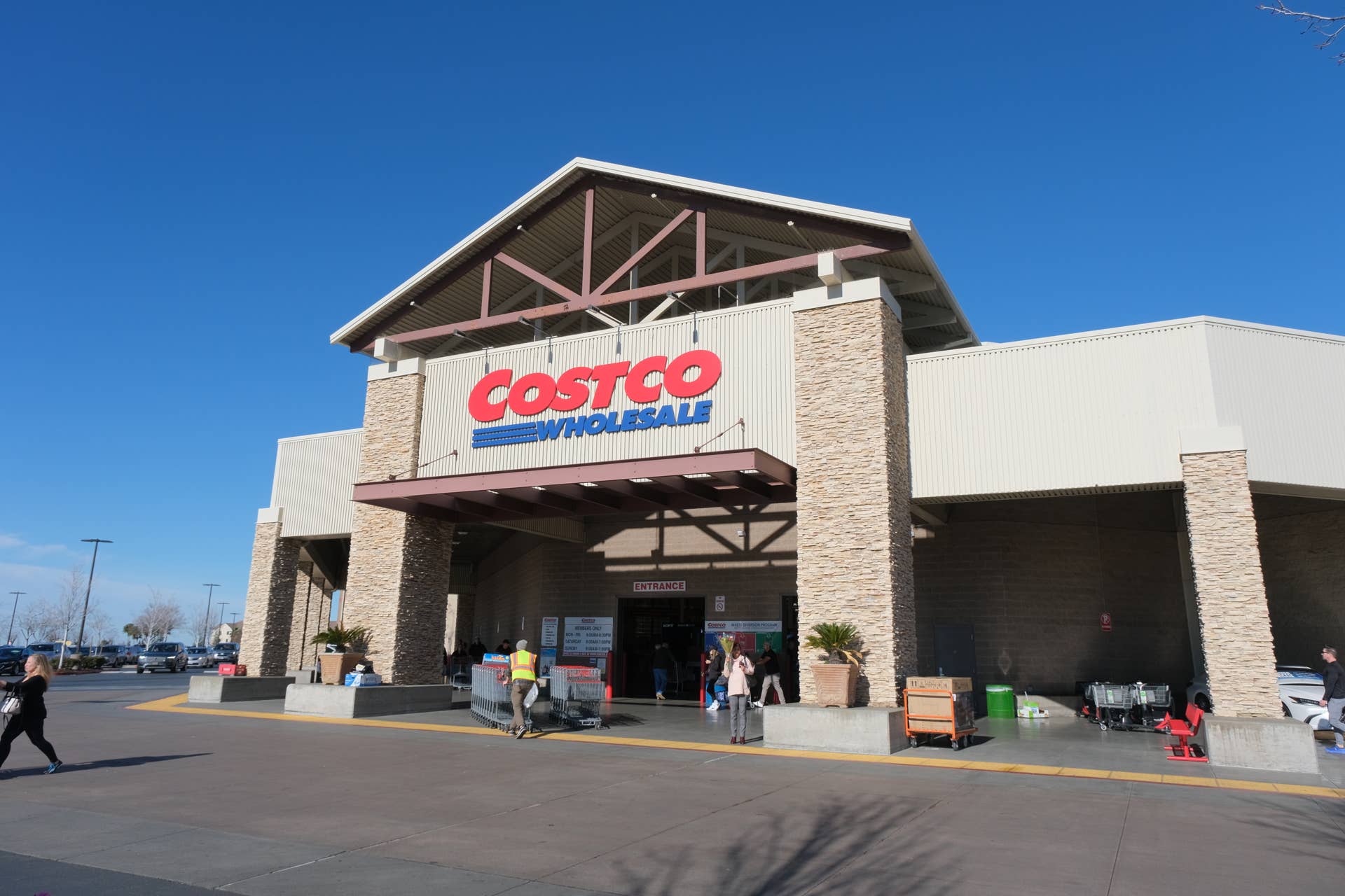 Hooded Outdoor Blanket at Costco Is the New Fall Staple - Parade Home ...