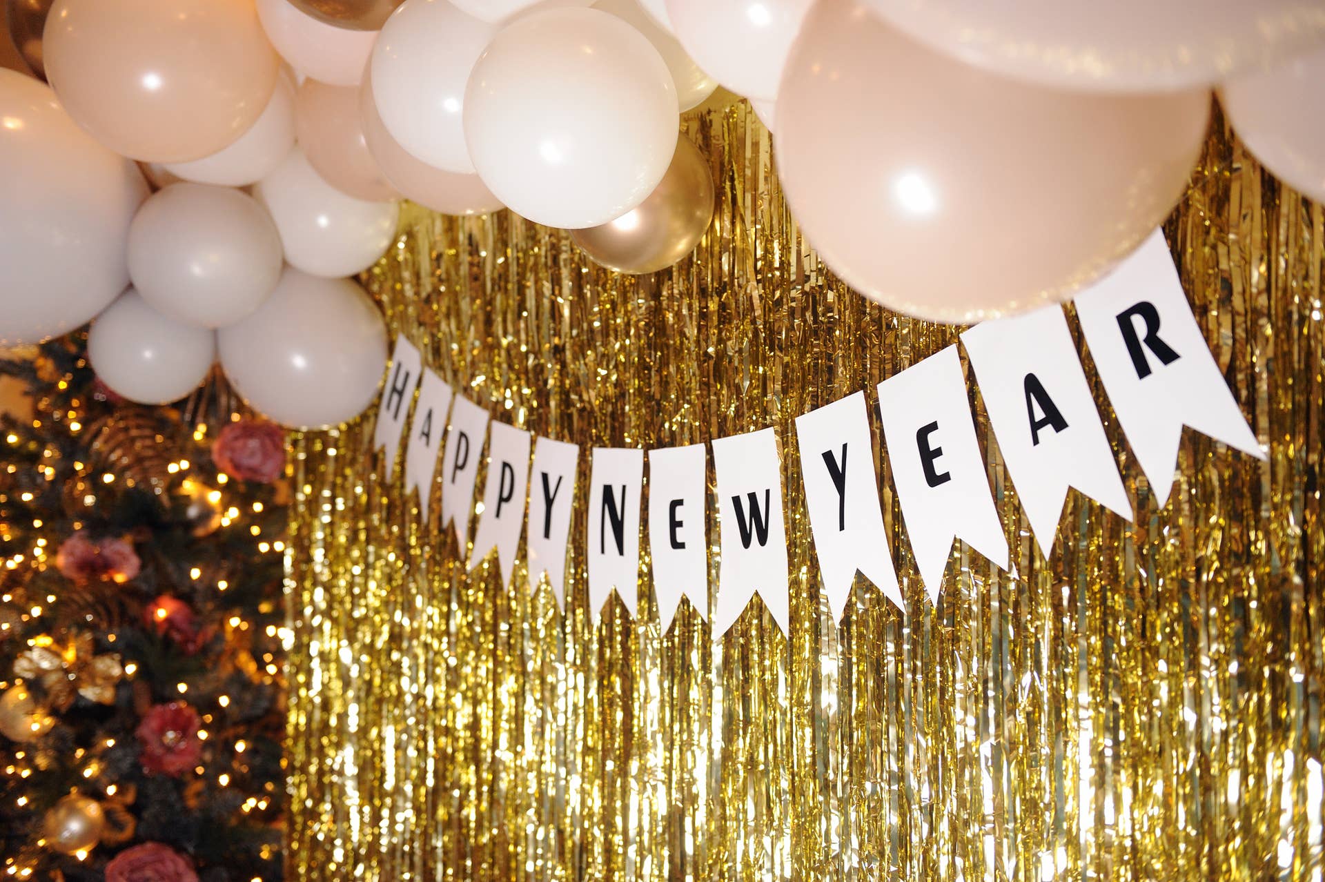 21 New Years Decorating Ideas to Ring in 2026 - Parade Home & Garden