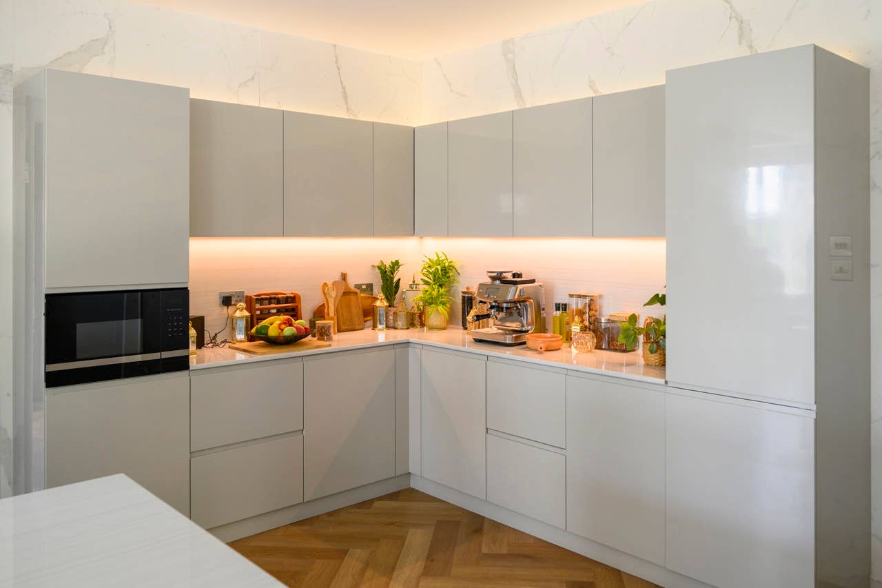22 White Kitchen Cabinet Ideas That Are Anything but Boring - Parade ...